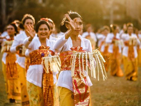 4 Ways to Create New Traditions as a Nomad - Nomad Veronica