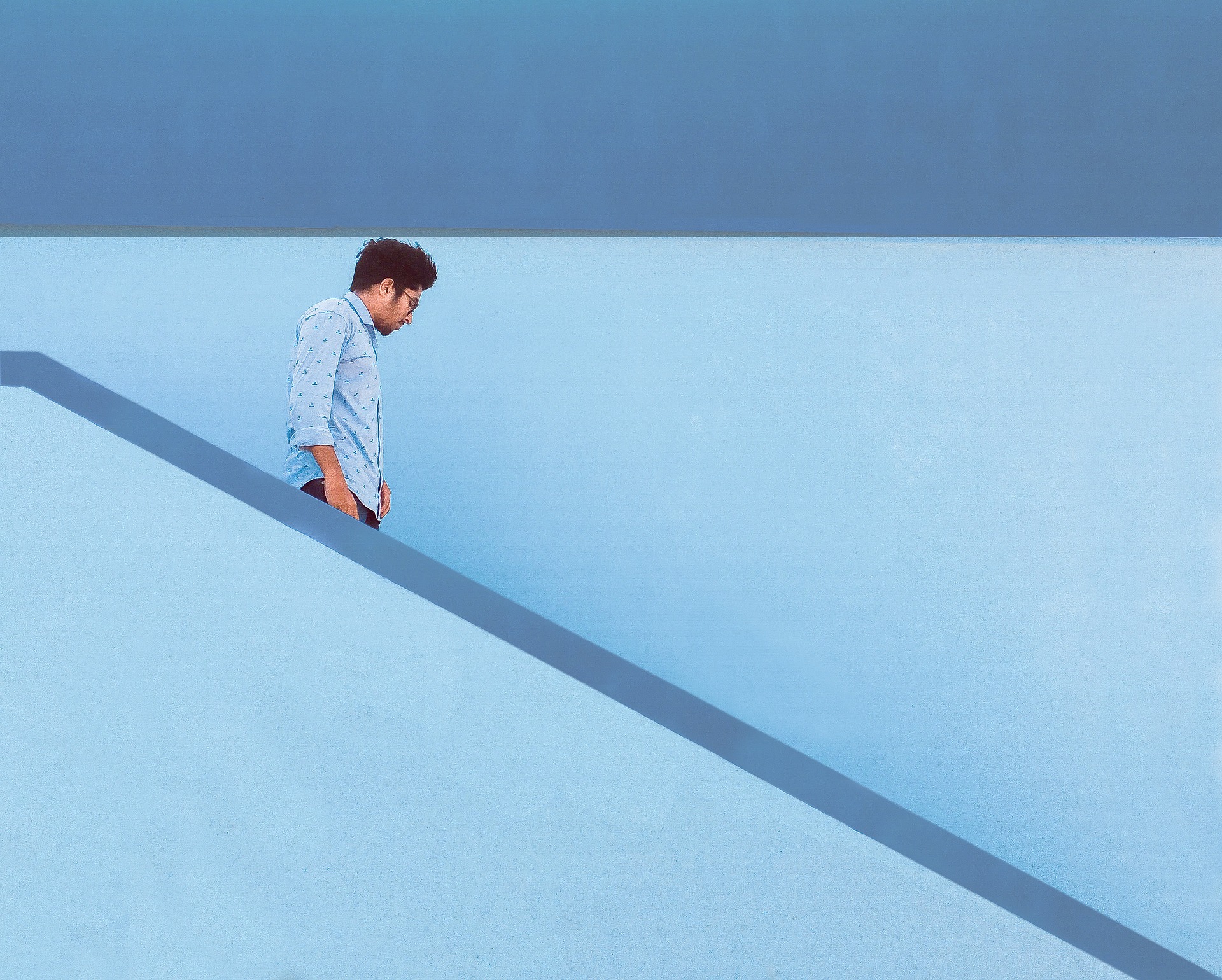 Why Should I Become a Minimalist? - Nomad Veronica