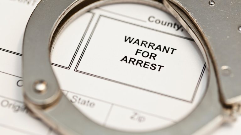 Do Airlines & TSA Know About My Outstanding Warrant? - Nomad Veronica