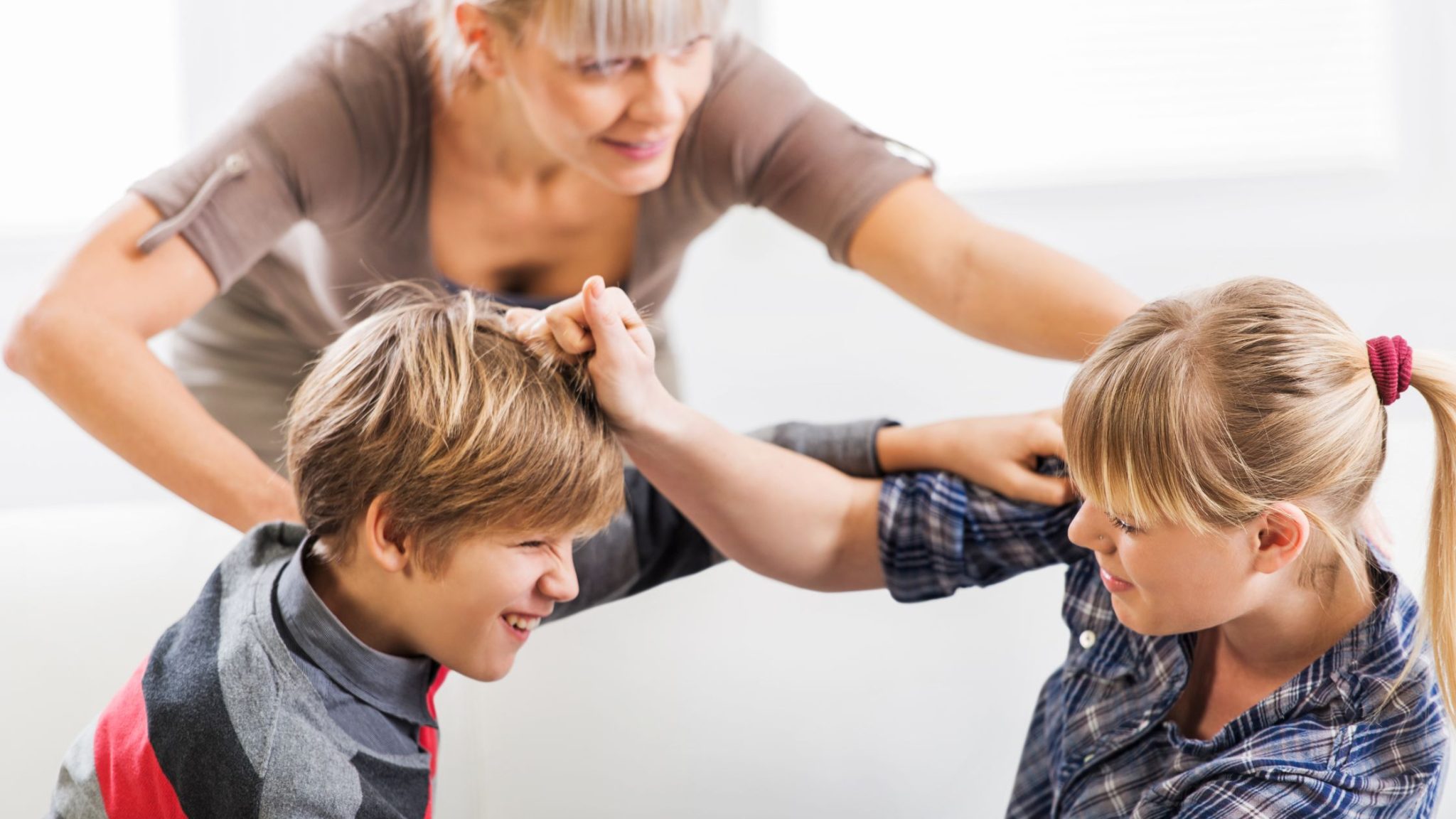 Fostering Strong Sibling Relationships: Tips and Tricks - Nomad Veronica