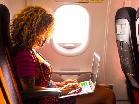 Official Rules for Using Your Laptop on a Plane - Nomad Veronica