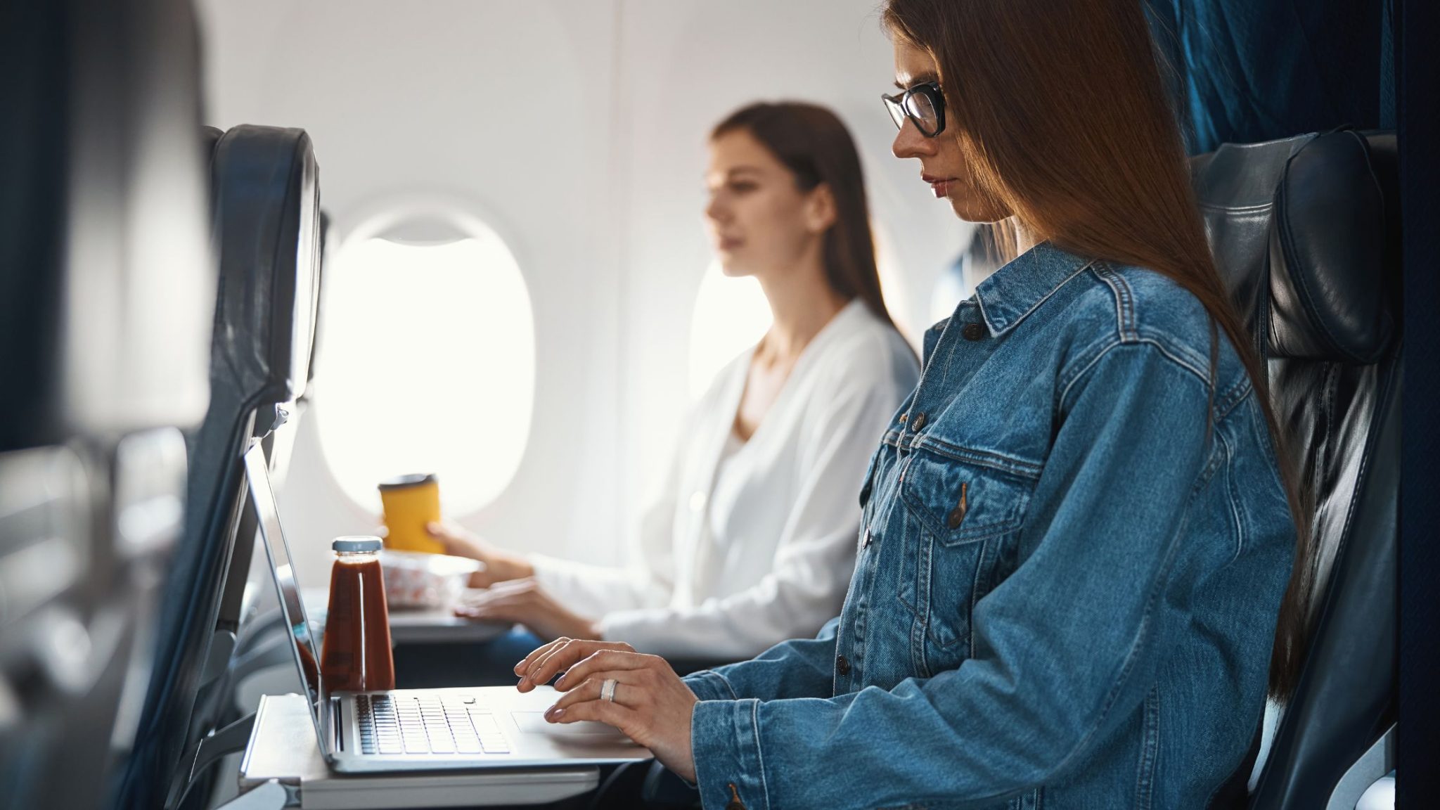Official Rules for Using Your Laptop on a Plane - Nomad Veronica