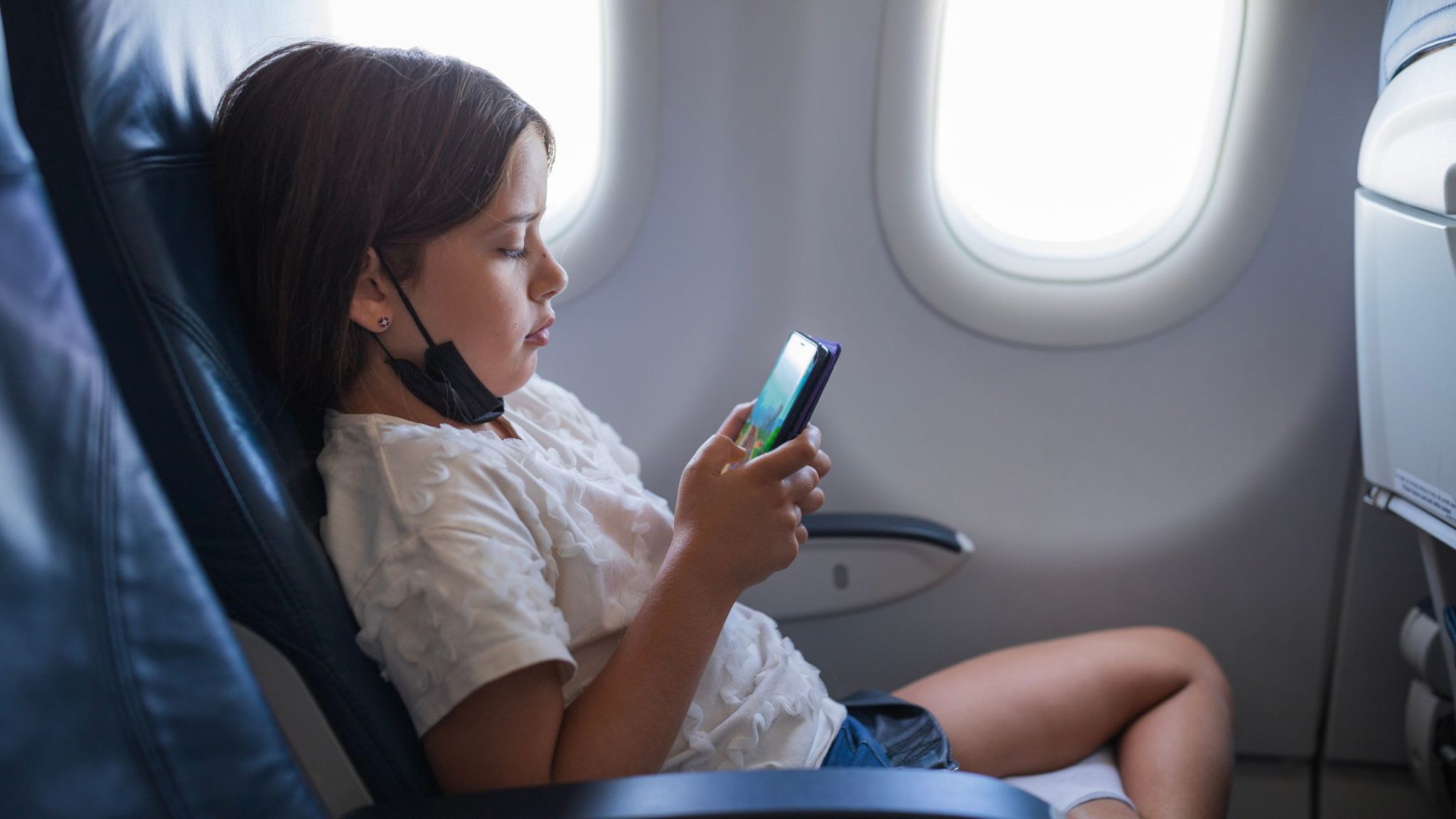 Complete Guide to Using a Cell Phone on a Plane - Nomad Veronica