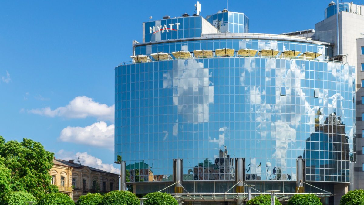 3 Best Hotel Chains to Earn Status - Nomad Veronica