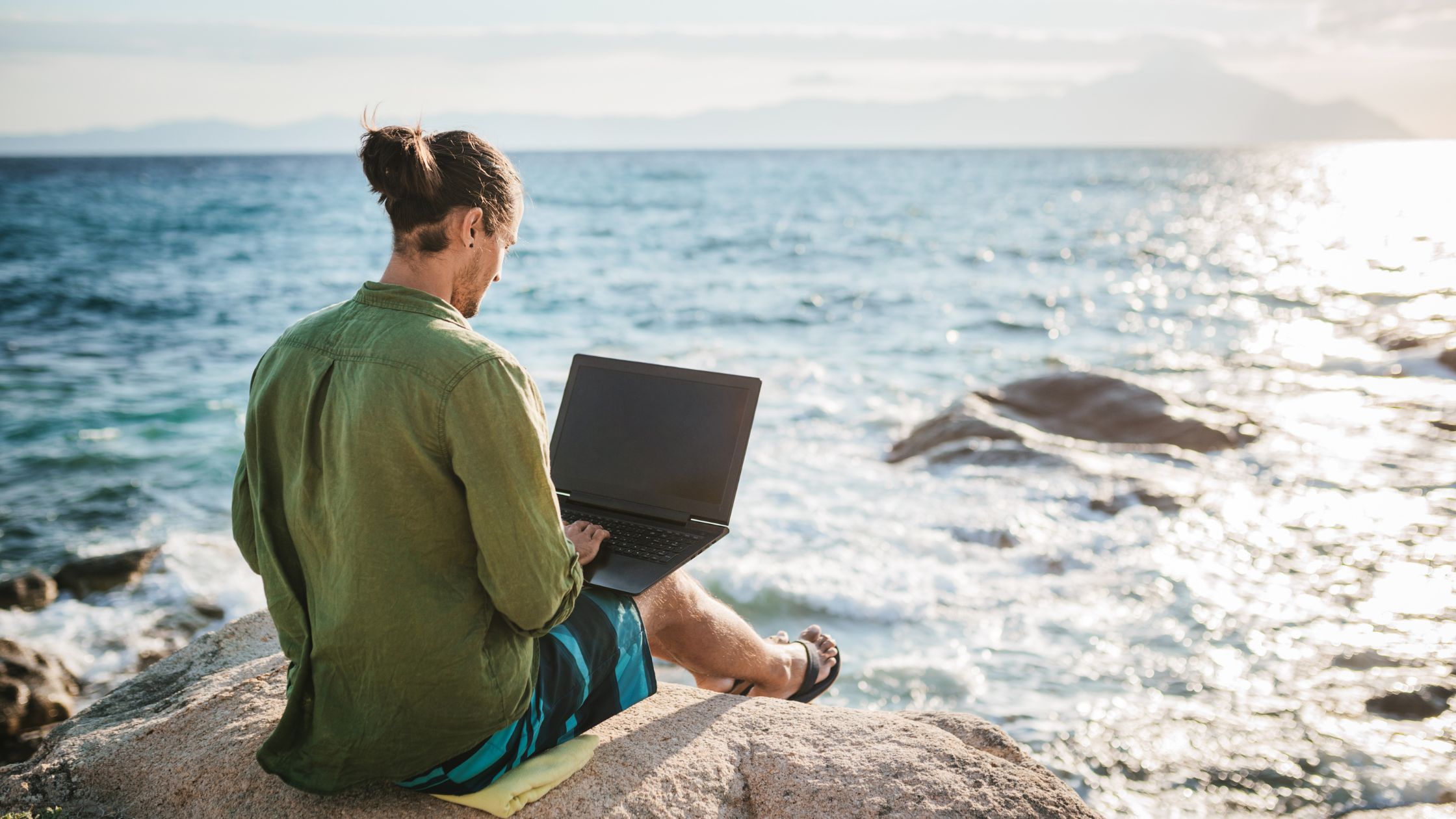 How to Save Money While Living a Nomadic Lifestyle - Nomad Veronica