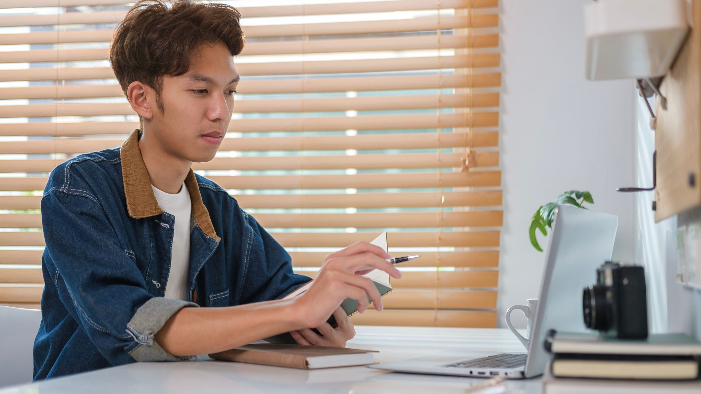 Tackle Financial Independence: Side Jobs for Teens - Nomad Veronica