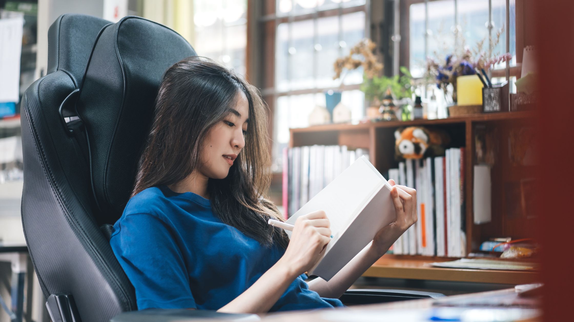 Tackle Financial Independence: Side Jobs for Teens - Nomad Veronica