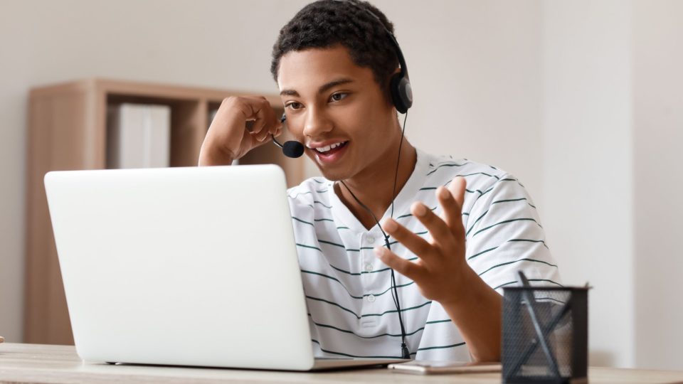 Tackle Financial Independence: Side Jobs for Teens - Nomad Veronica