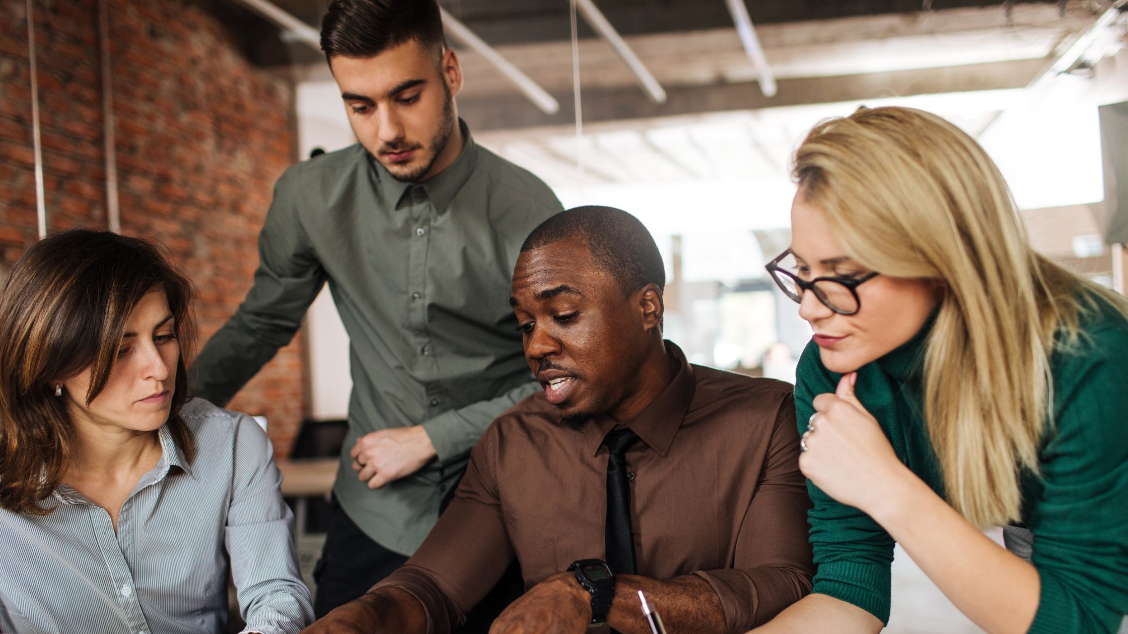 Intrinsic vs Extrinsic Motivation in the Workplace - Nomad Veronica