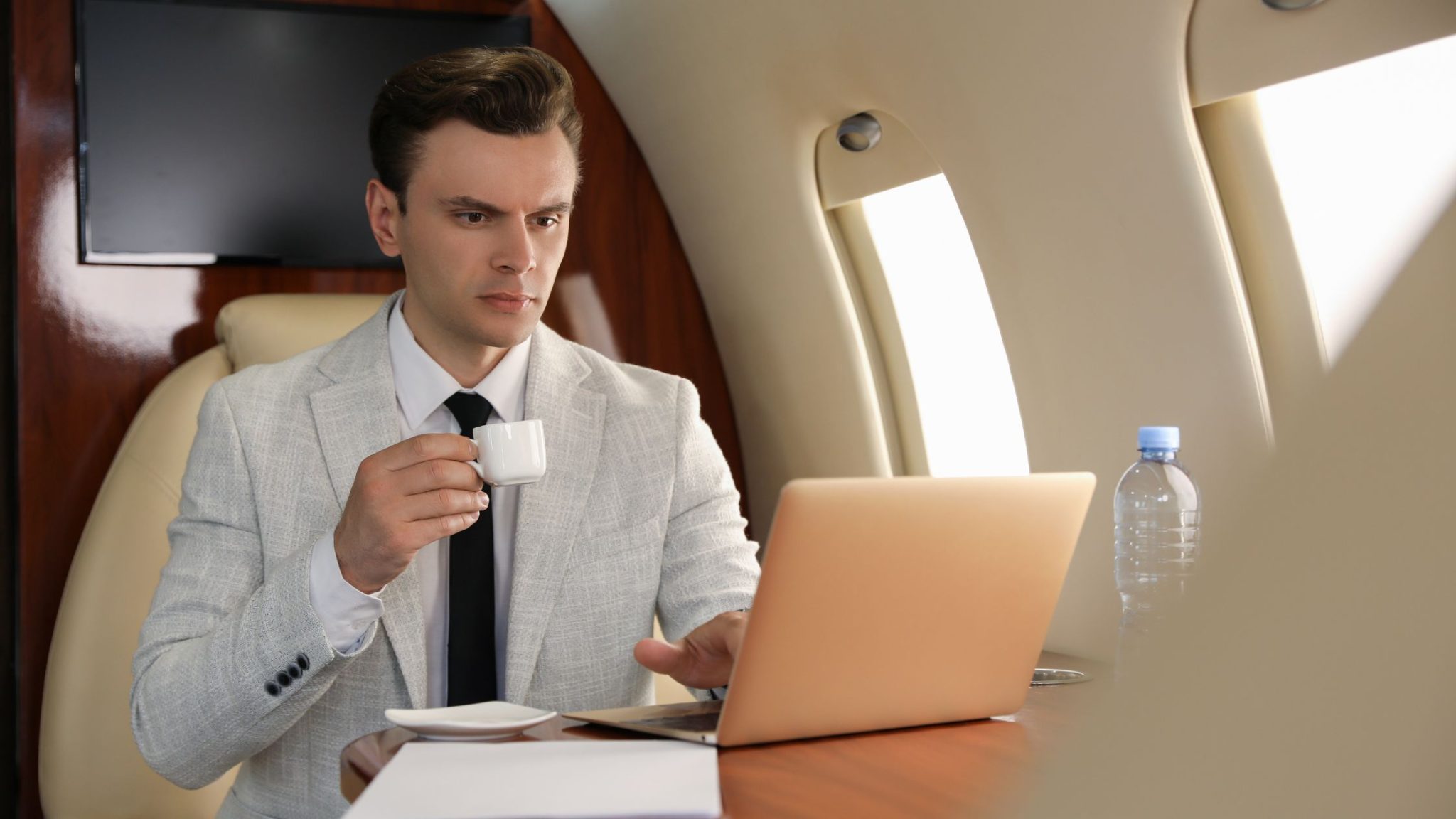 9 Travel Hacks to Fly First Class for Cheap