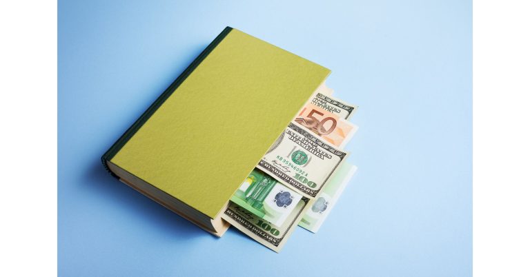 9 Books That Will Change Your Financial Perspective - Nomad Veronica