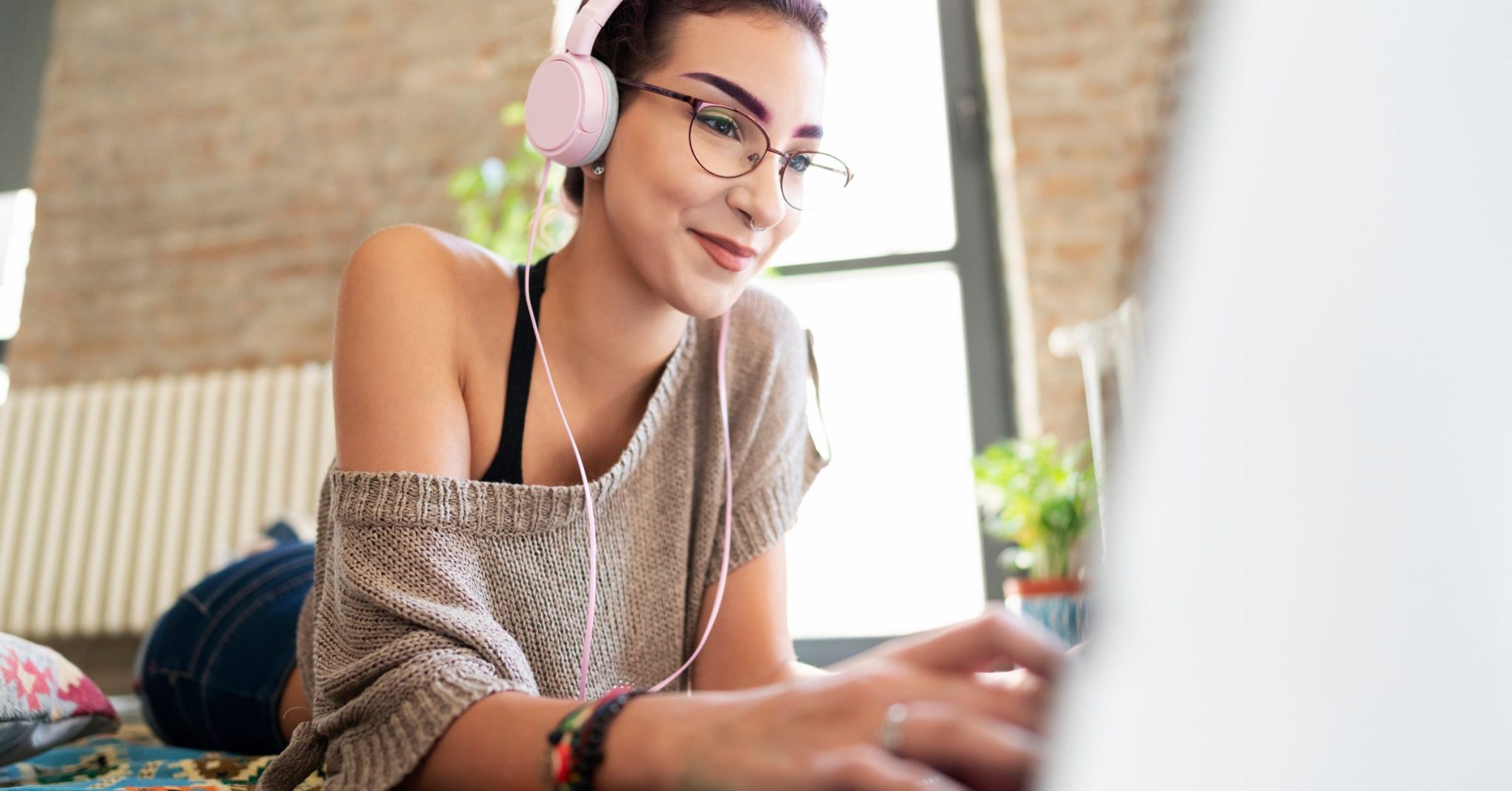 Can Teenagers Earn Remote Income? - Nomad Veronica