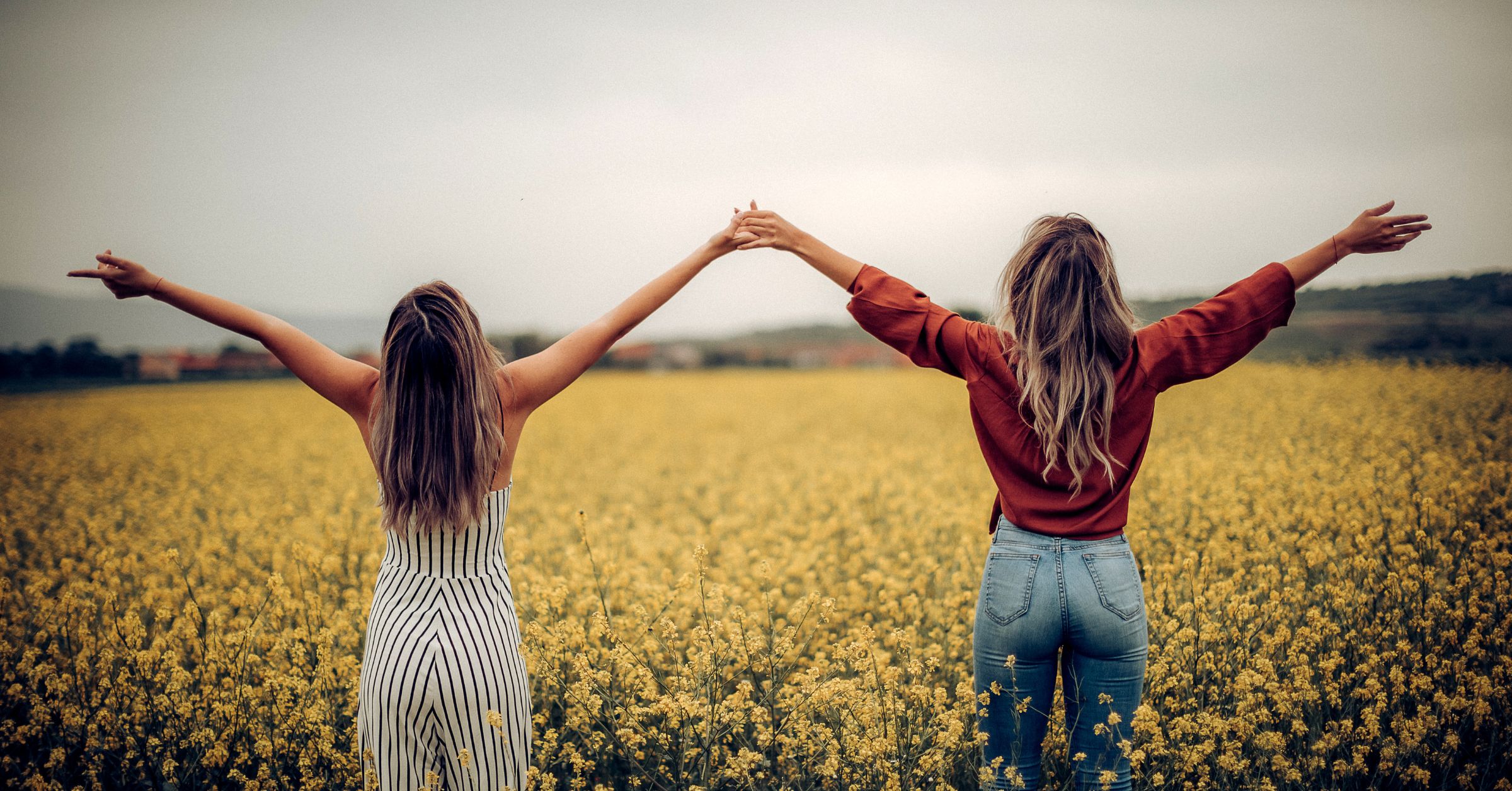10 Top Tips to Help Sisters Become Best Friends - Nomad Veronica