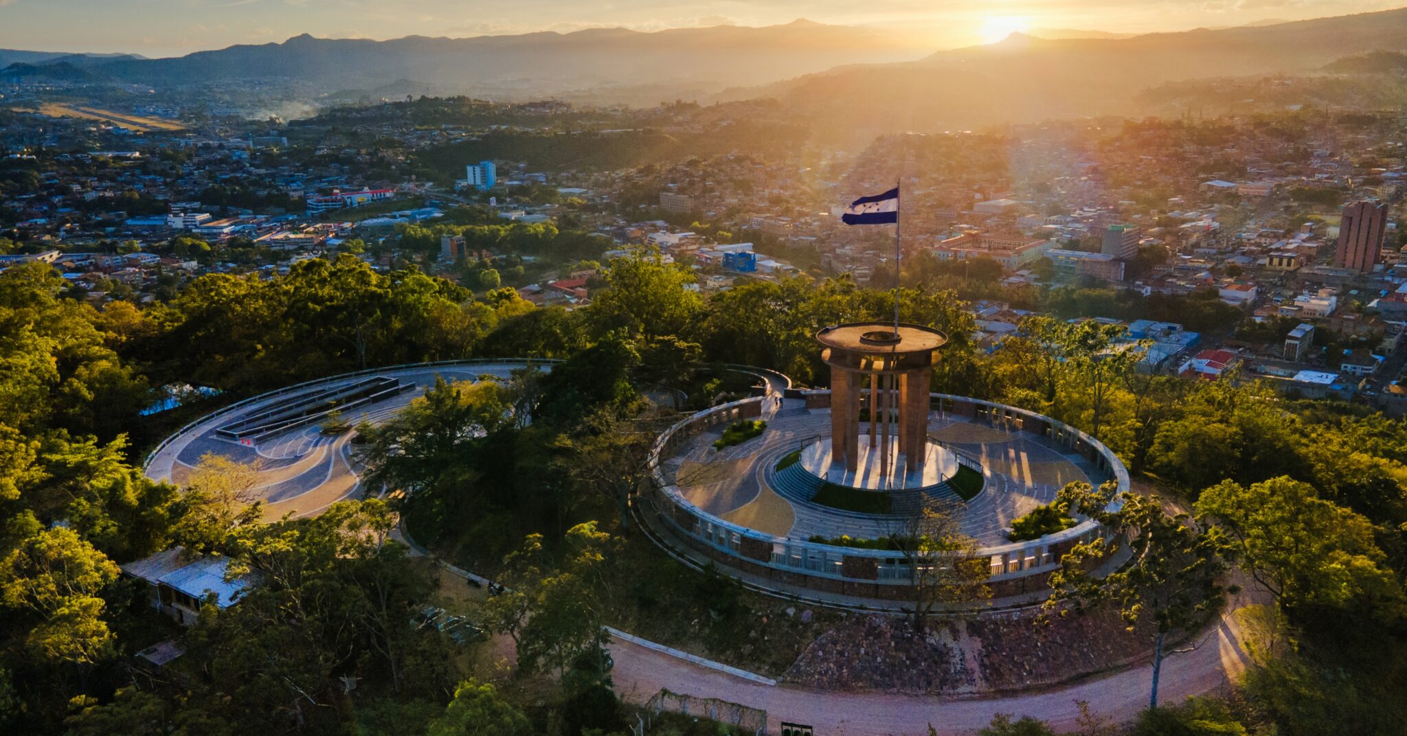 Living as an Expat in Honduras [American Expats Guide] - Nomad Veronica