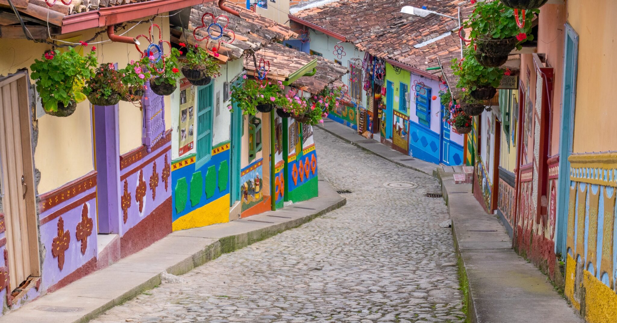 Moving to Colombia from the U.S. [Expats Guide] - Nomad Veronica